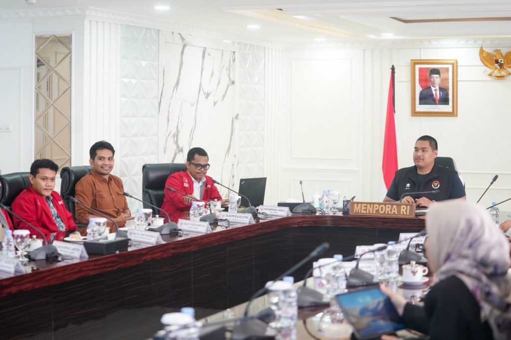 Menpora Dukung Program Eksekutif Nasional LMND dalam Pengelolaan Bonus ...